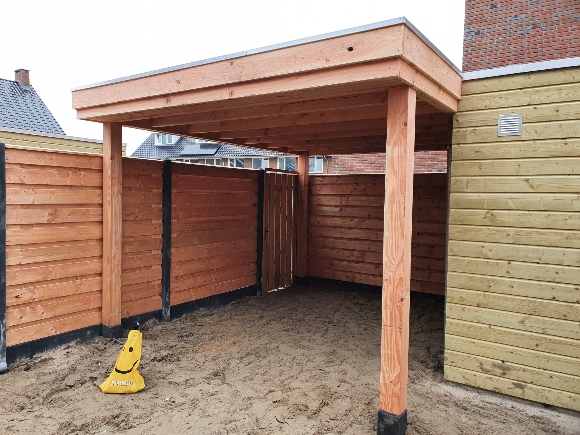 Douglas overkapping inclusief redwood schutting Arnhem - P. van Hoek ...