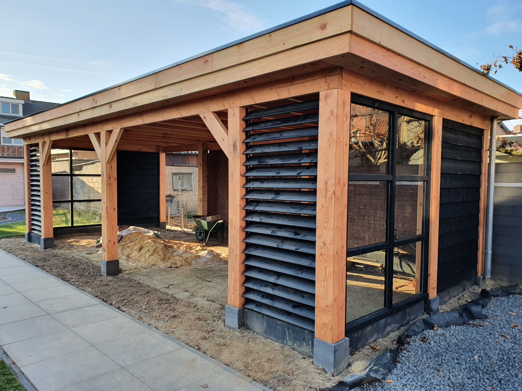 Douglas overkapping met draaibare lamellen - P. van Hoek Montage