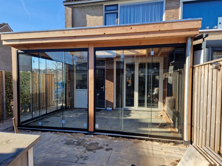 Douglas Overkappingen - P. van Hoek Montage