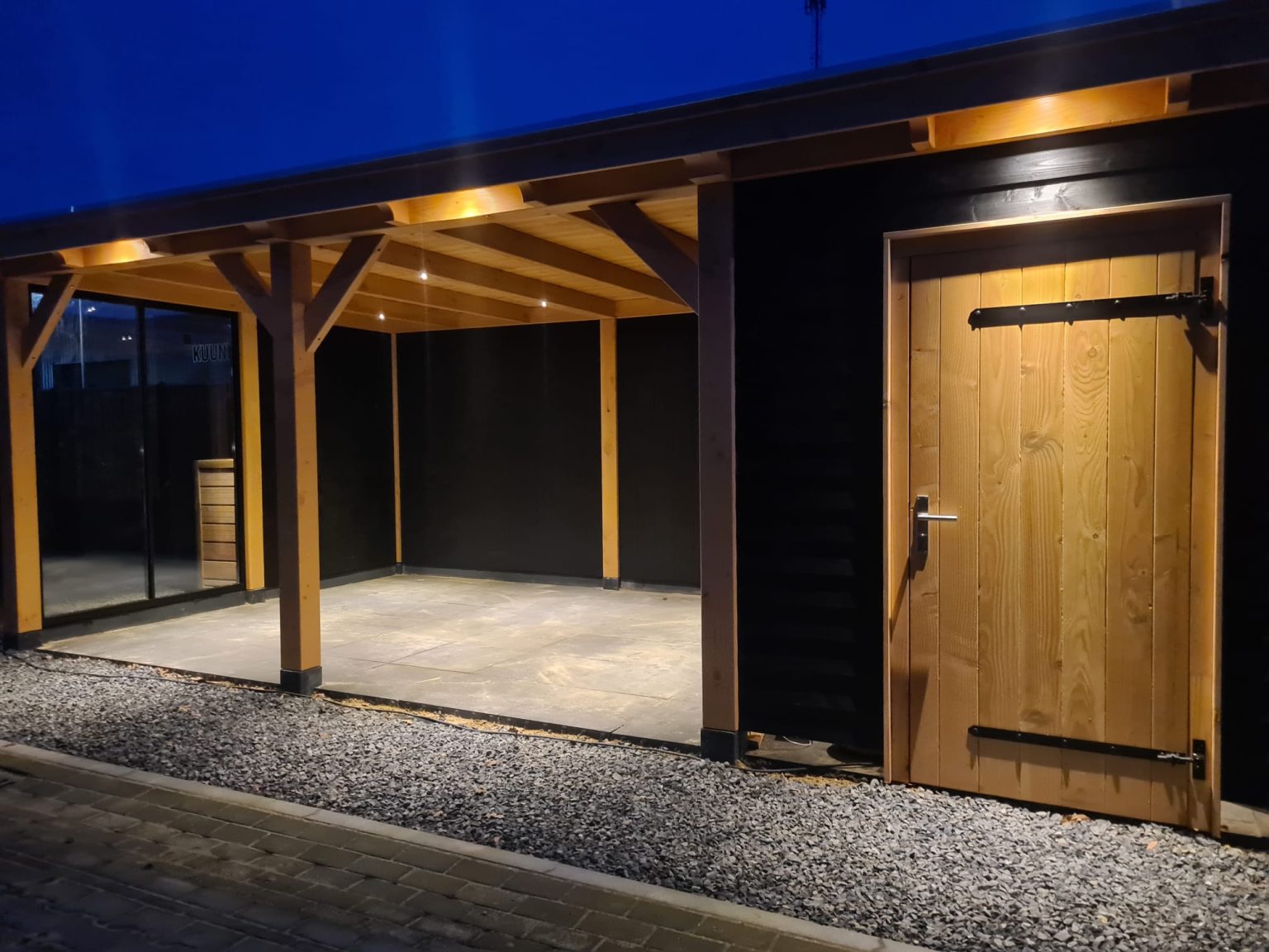 Douglas Overkappingen - P. van Hoek Montage