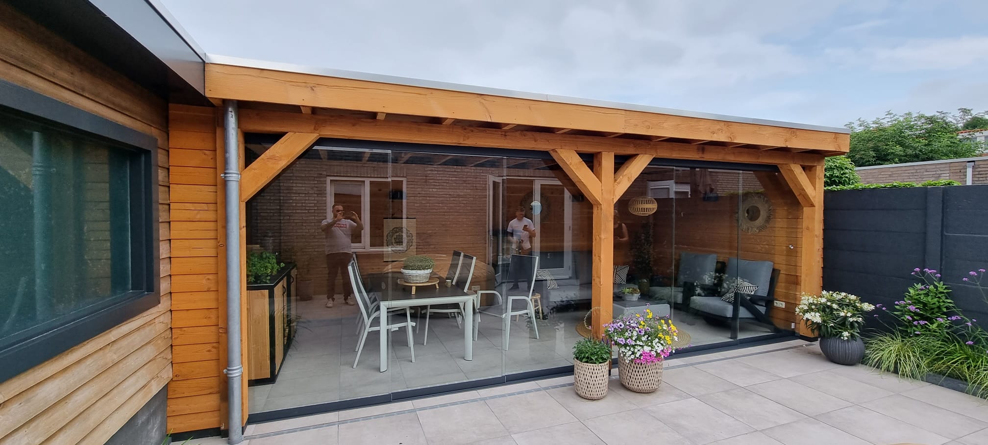 Douglas Overkappingen - P. van Hoek Montage