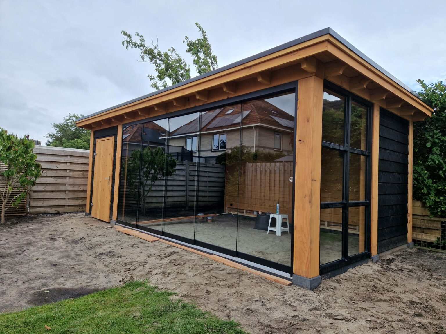 Douglas Overkappingen - P. van Hoek Montage